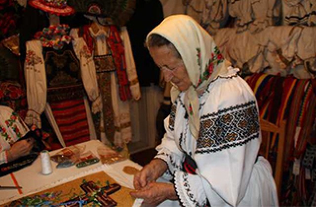 Virginia Linul - Costume Populare, Arta si Artizanat
